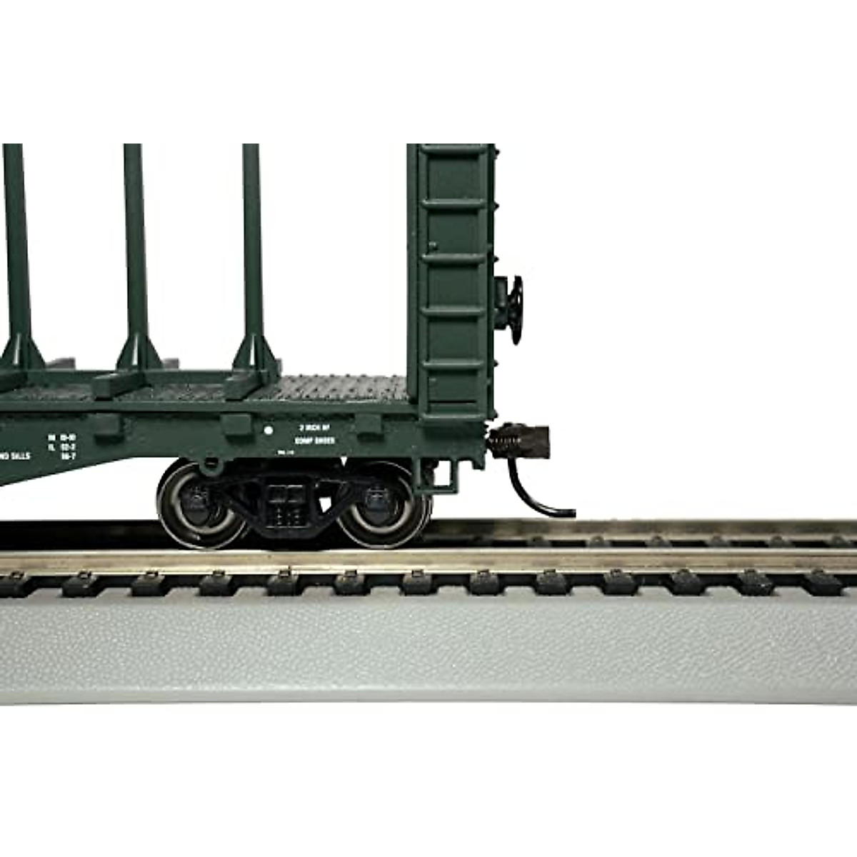 Bachmann Trains - 52' Center-Beam FLATCAR with BULKHEADS - BC Rail #52423 - HO Scale
