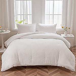 LAVACHEY California King Comforter Set, Tufted White Comforter Set, Boho Bedding Comforter Sets Extra Fluffy, Ideal for All Seasons 3 Pieces (1 Comforter, 2 Pillowcases)
