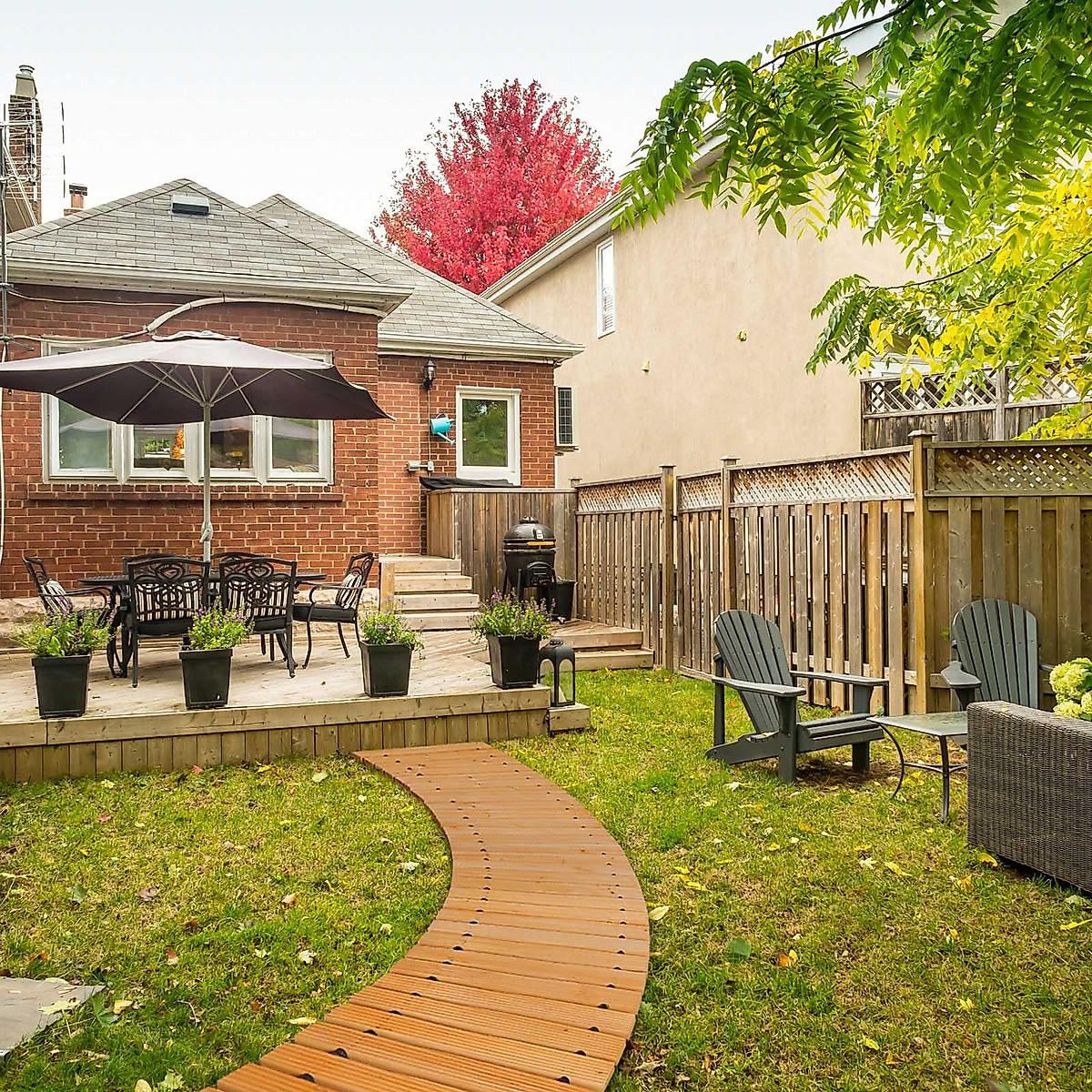 TONAHUTU 6FT Wooden Garden Pathway, Roll Out Wooden Curved Pathway Weather-Resistant Walkway for Outdoor Patios 17" W Roll Out Hardwood Walkway with Non-Slip Surface Wedding Party Pathways (Curved)