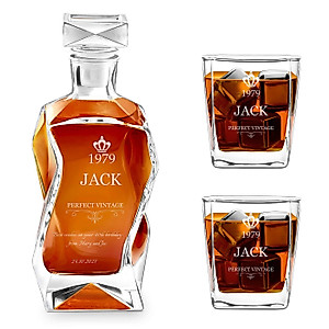 Maverton Whiskey decanter set with 2 glasses for man - Personalized liquor dispenser for him - Whisky carafe for Birthday - 3 piece set for whiskey lovers - PERFECT