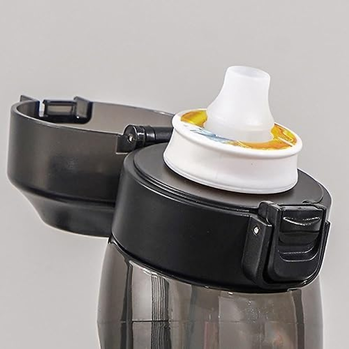 FCLMHD Flavored Pods for Flavored Water Bottle,650ML Fruit Fragrance Water Bottle with RANDOM 2 flavour pods Water Cup,for Gym and Outdoor Gift (black+2Pods)