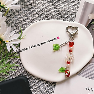 Meefisher Red Strawberry Green Leaves Y2K Aesthetic Accessories Gift Keychain Cute Love Heart Keyring for Women Bag Charms Pendant, Kawaii Jewelry Gifts