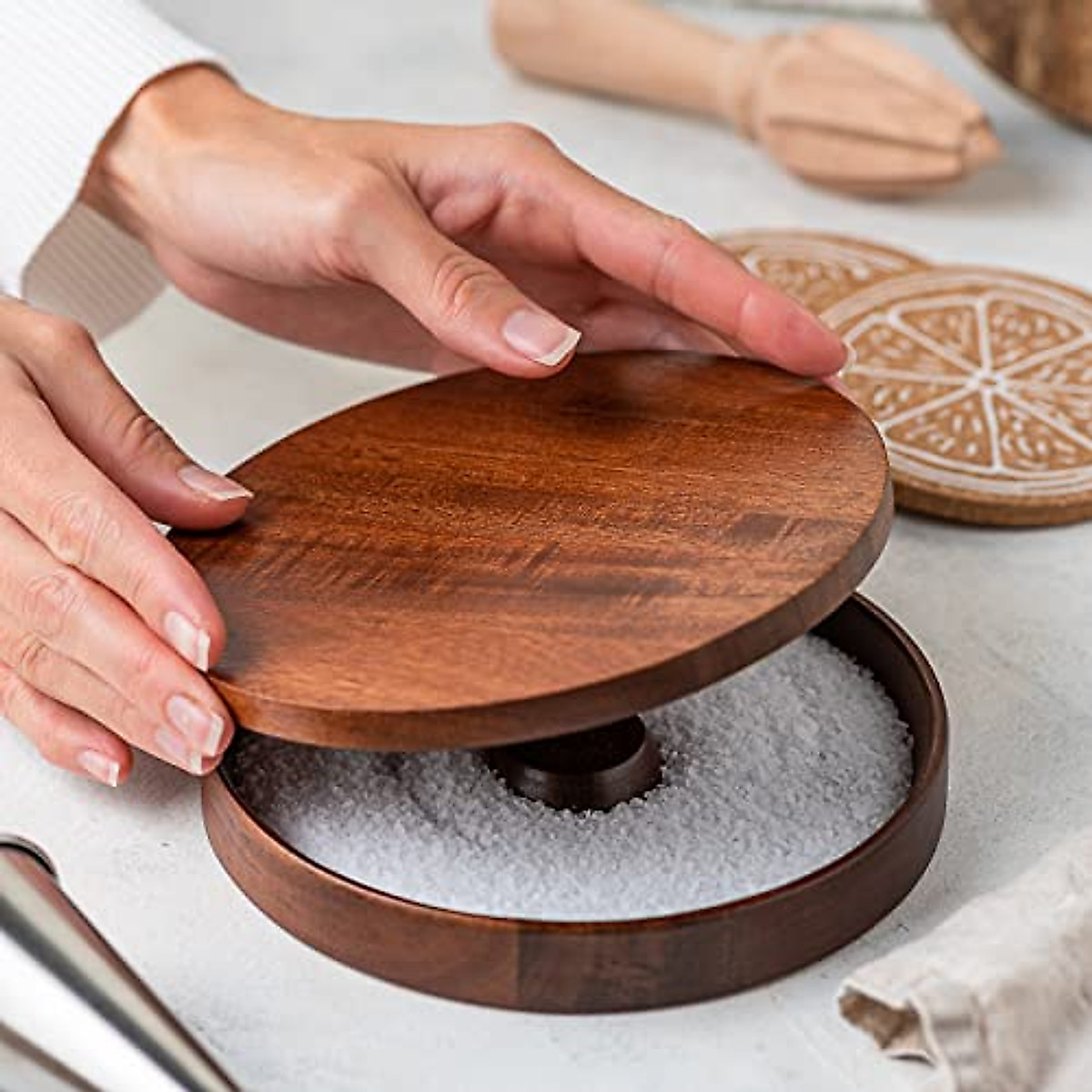 Unna Margarita Salt Rimmer Set - Large Acacia Bar Salt and Sugar Rimmer, Fits up to 5.5in Glasses, Citrus Reamer, Stainless Steel Cocktail Jigger, 2 Cork Drink Coasters, 4 Unique Recipes