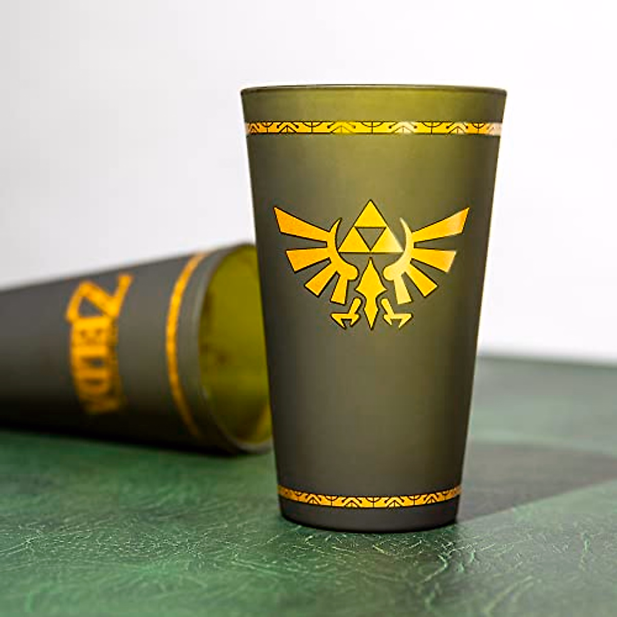 Paladone Hyrule Crest Drinking Glass, The Legend of Zelda Tumbler, 450 ml