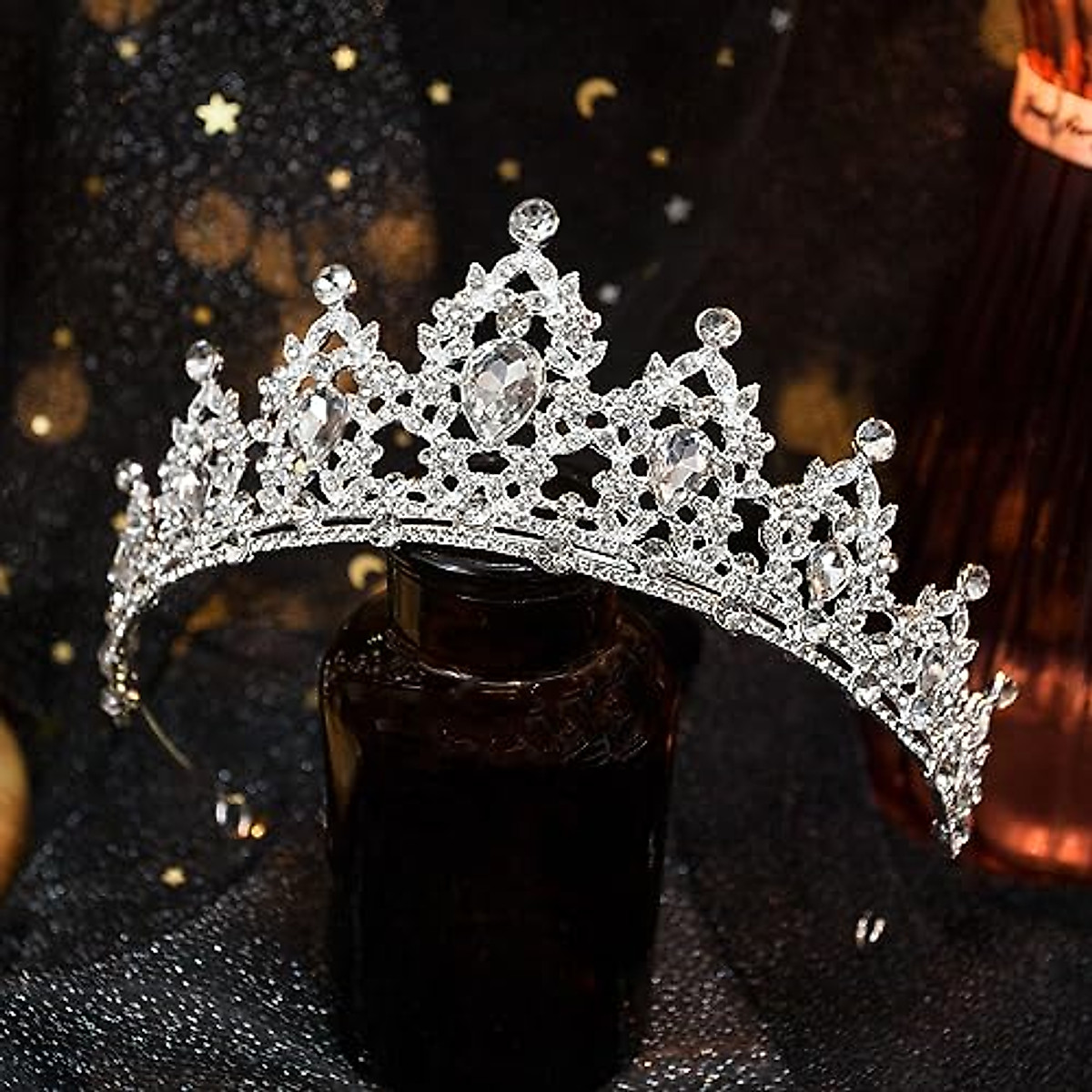 Ruokfziyan Birthday Tiara and Crown for Women Crystal Queen Crowns Rhinestone Princess Tiaras for Girl Bride Wedding Hair Accessories for Bridal Party Prom Halloween Cos.play dress Christmas (Silver)