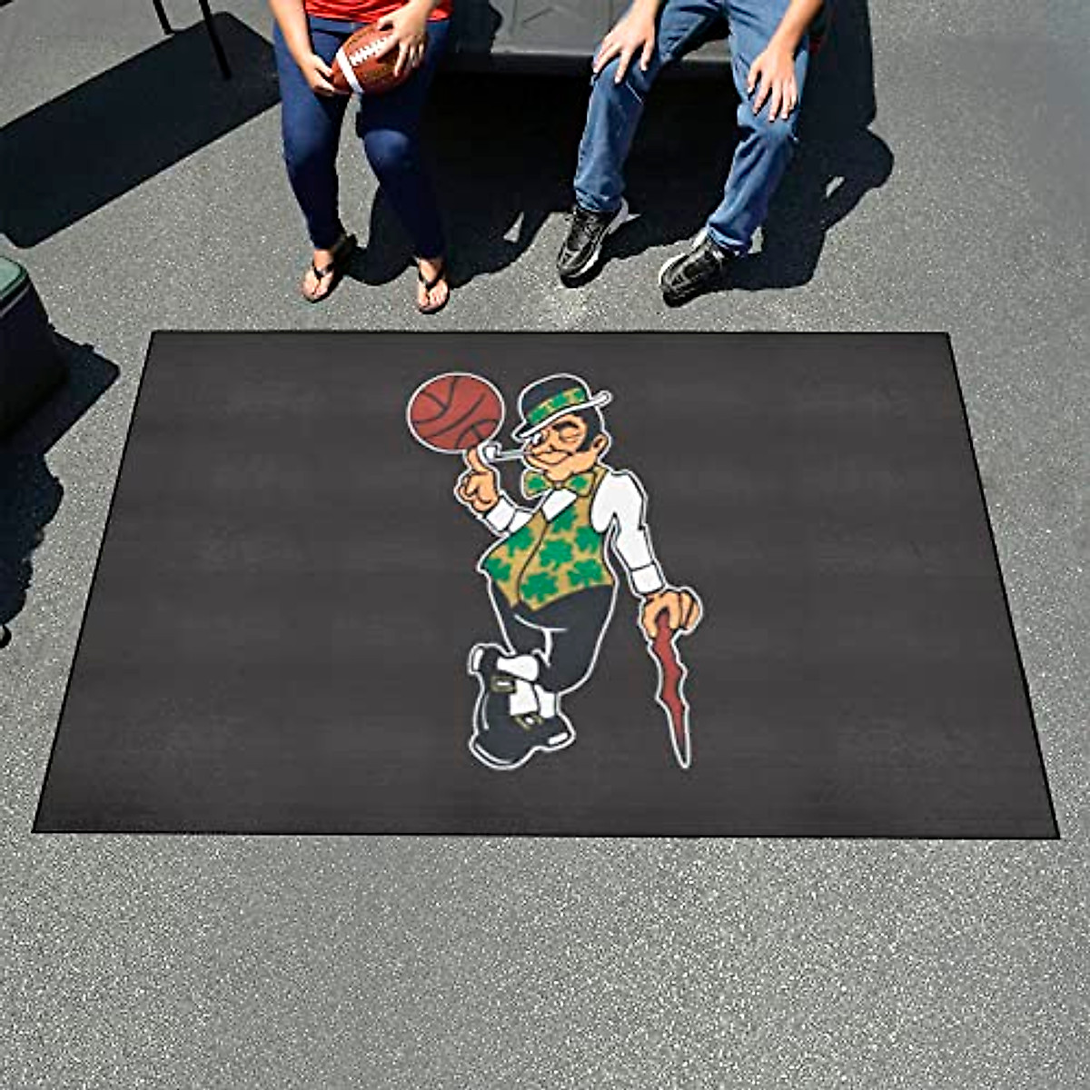 FANMATS 36878 Boston Celtics Basketball Rug - 27in. Diameter