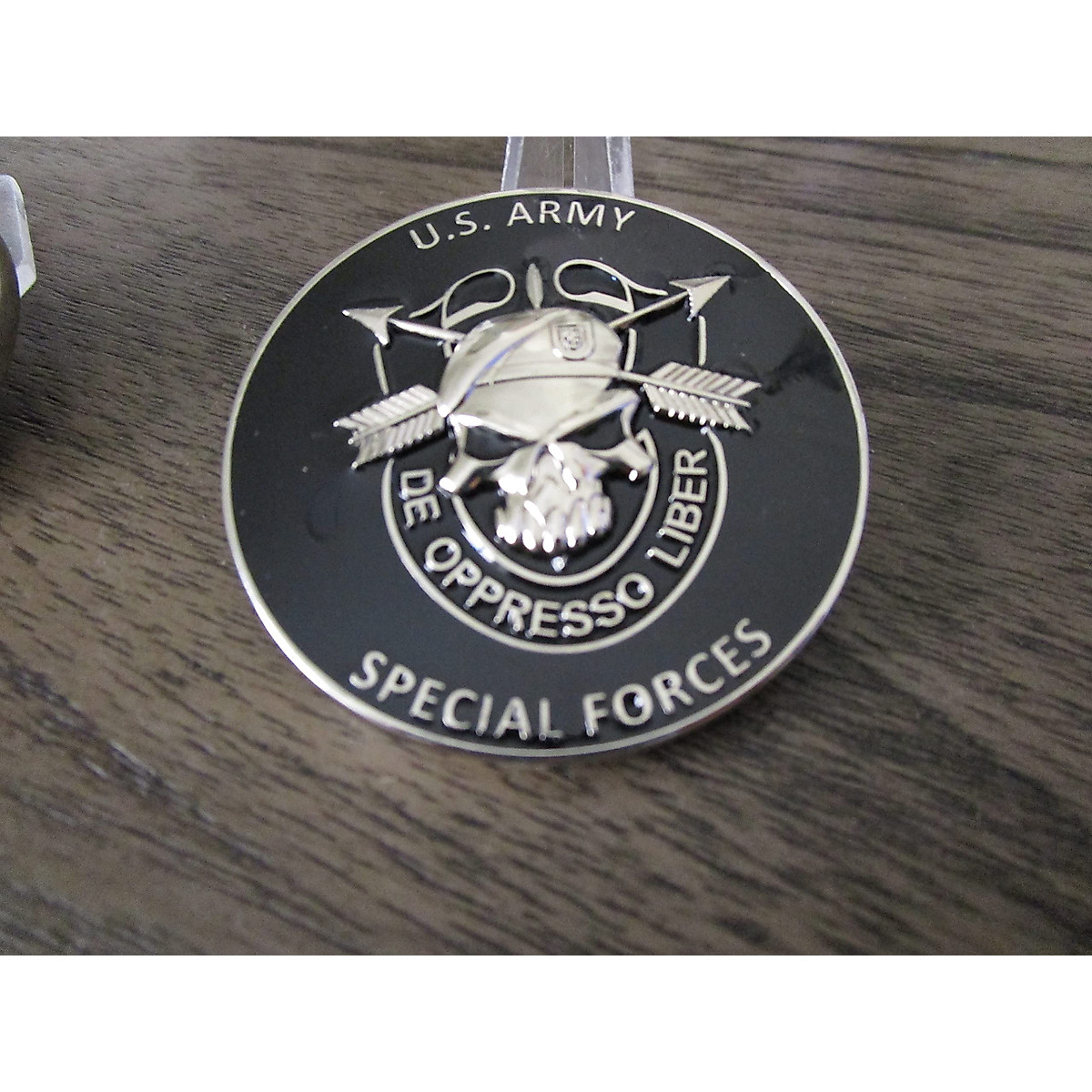 Oneworldtreasures United States Army Special Forces Group Airborne SFG A Green Berets Skull Challenge Coin