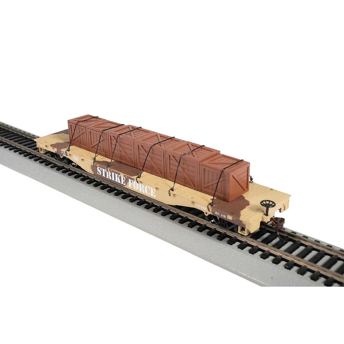 Bachmann Trains - 52’ Center Depressed Flat CAR - Desert Camouflage with CRATES - HO Scale