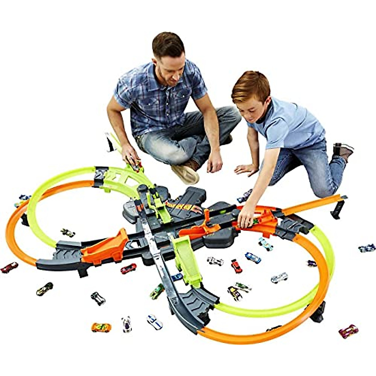 Hot Wheels Toy Car Track Set Colossal Crash, More Than 5-Ft Wide, Powered by Motorized Booster, 1:64 Scale Car