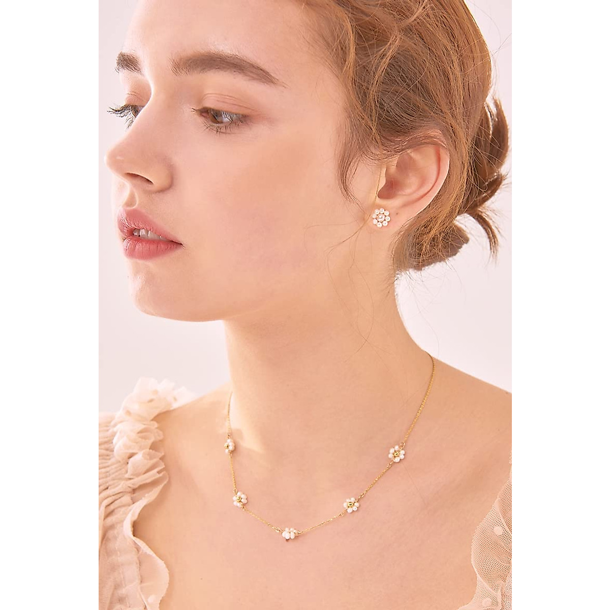 Daisy Flower Choker Necklace 14K Gold Plated Beaded Pearl Choker Necklace for Women Jewelry Gifts