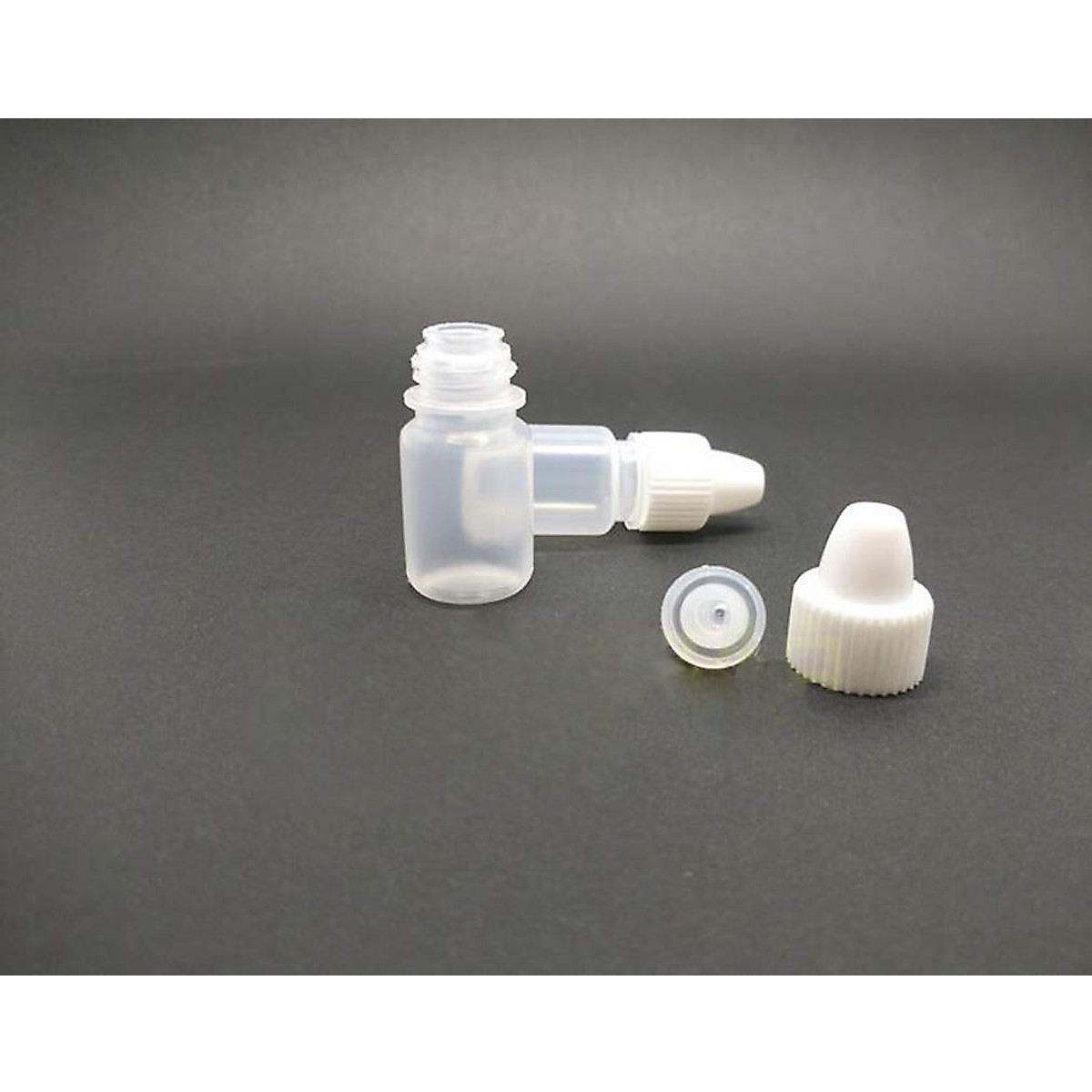 50Pcs Mini Clear Plastic Squeezable Dropper Bottles Empty Eye Liquid Dropper with Screw Caps and Plugs Eye Dropping Bottles Container Dispenser for Reagent Lab Drops Essential Oil 2ml/0.07oz