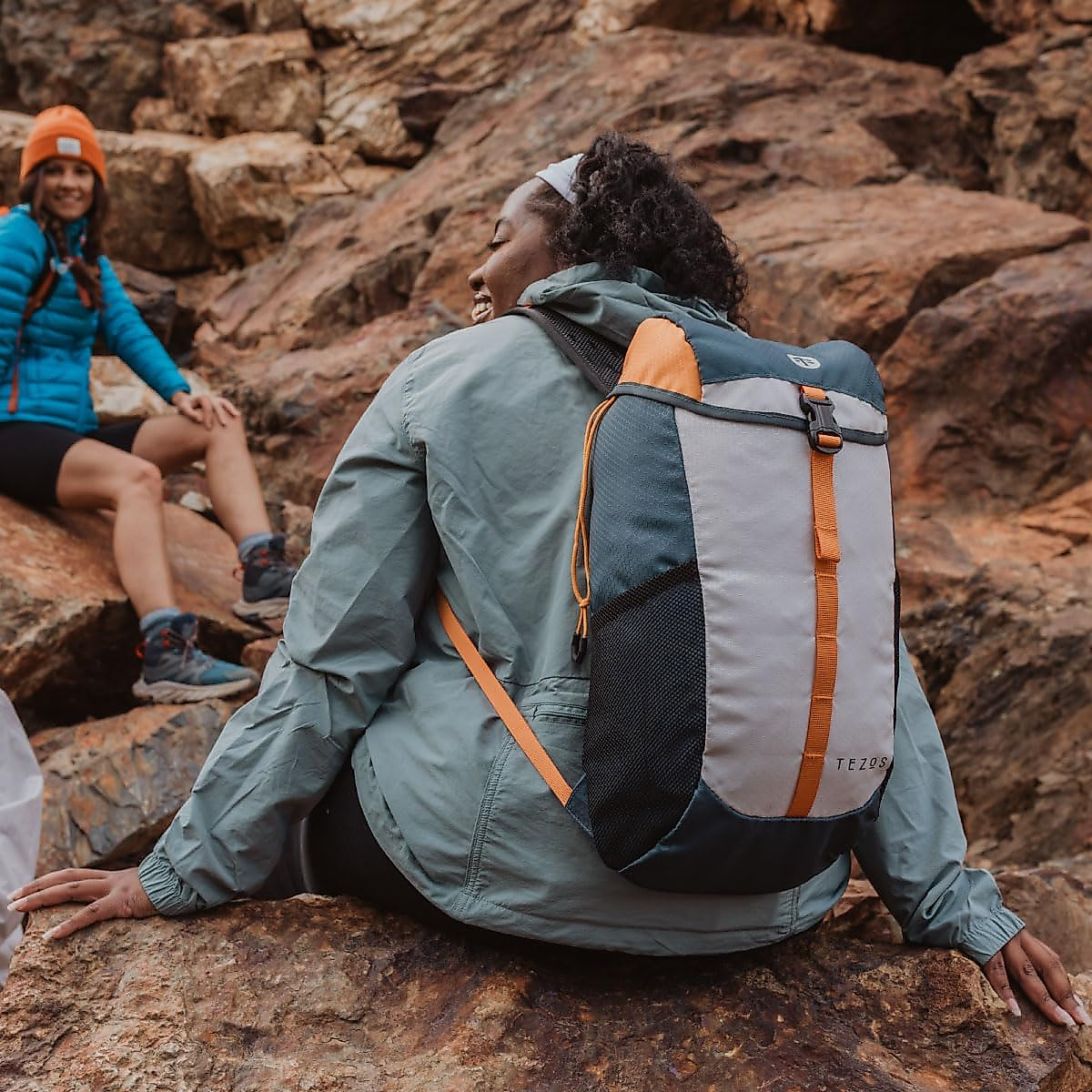 Tezos Juniper Daypack, Lightweight Hiking Backpack and Hydration Pack for Camping, Travel, Biking, and the Outdoors, 16 Liter (Slate Summit)