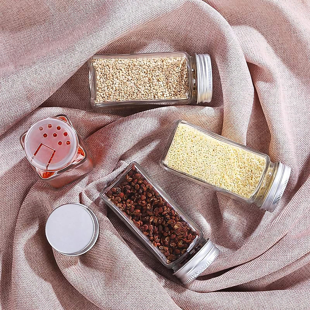 WUWEOT 24 Pack Plastic Spice Jars, 4 oz Spice Bottle Square Seasoning Containers, Reusable Salt Pepper Shaker with Airtight Lid Labels and Funnel for Spice, Herbs, Powder and Glitters