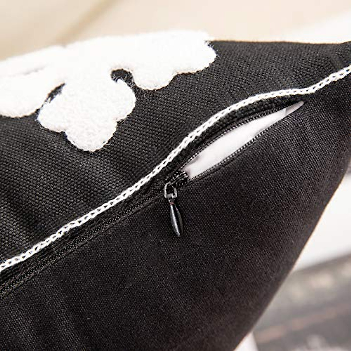 MIULEE Pack of 2 Christmas Decorative Snowflake Throw Pillow Covers Canvas Embroidery Cushion Cases Holiday Decor Soft Pillowcases for Winter Couch Sofa Bedroom Car（Black, 18x18in）