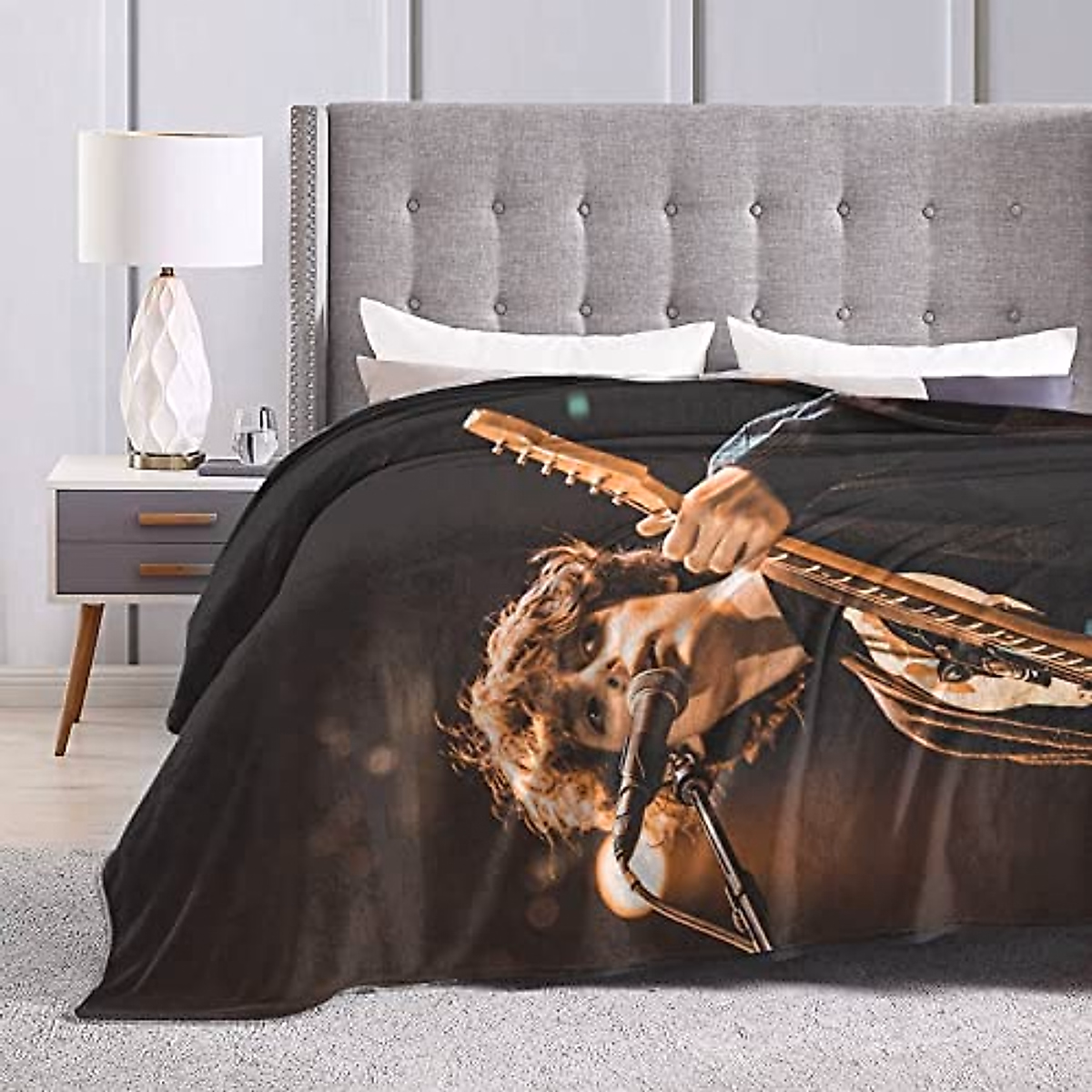 MEROHORO Finn Wolfhard Throw Blanket, Air-Conditioning Blanket, Super Soft & Comfy Flannel Fleece Blanket, Lightweight Cozy Microfiber Anti-Pilling Plush Blanket for Sofa Chair, Bed, Couch (3 Sizes)