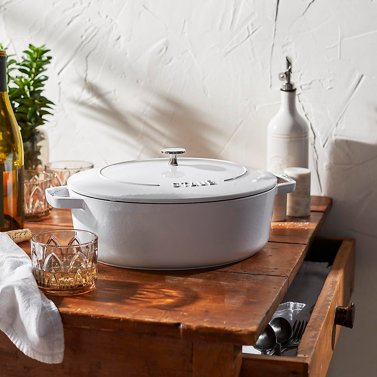 STAUB Specialty Shaped Cast Iron 6.25-qt Shallow Oval Dutch Oven-White