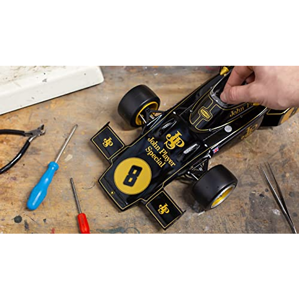 Pocher Lotus 72D John Player Special Emerson Fittipaldi 1972 British Grand Prix 1:8 Scale Diecast Model Kit HK114