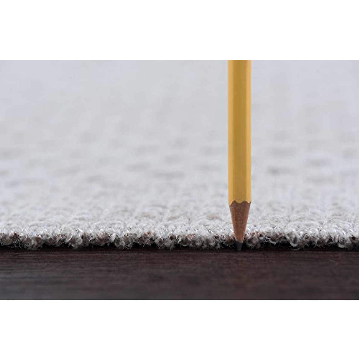 Largo Modern Solid Cream Rectangle Easy-Care Indoor/Outdoor Area Rug, 5' x 7'