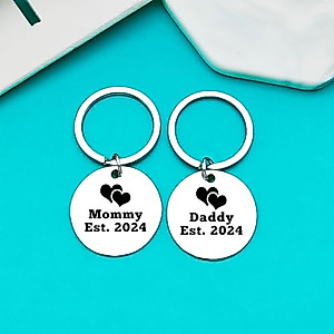Xiahuyu New Parents Gifts Pregnancy Announcements Gifts Mommy and Daddy Est 2024 Keychain Set New Mom and Dad Gifts First Time Parents Gifts for Christmas Birthday Mothers Day Fathers Day