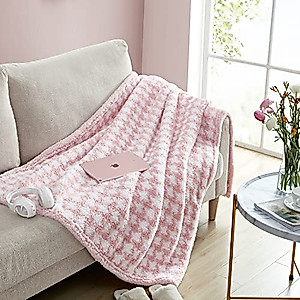 Betsey Johnson- Throw Blanket, Ultra Soft Plush Sherpa Home Décor, Reversible All Season Bedding (Houndstooth Pink, 50 x 60)