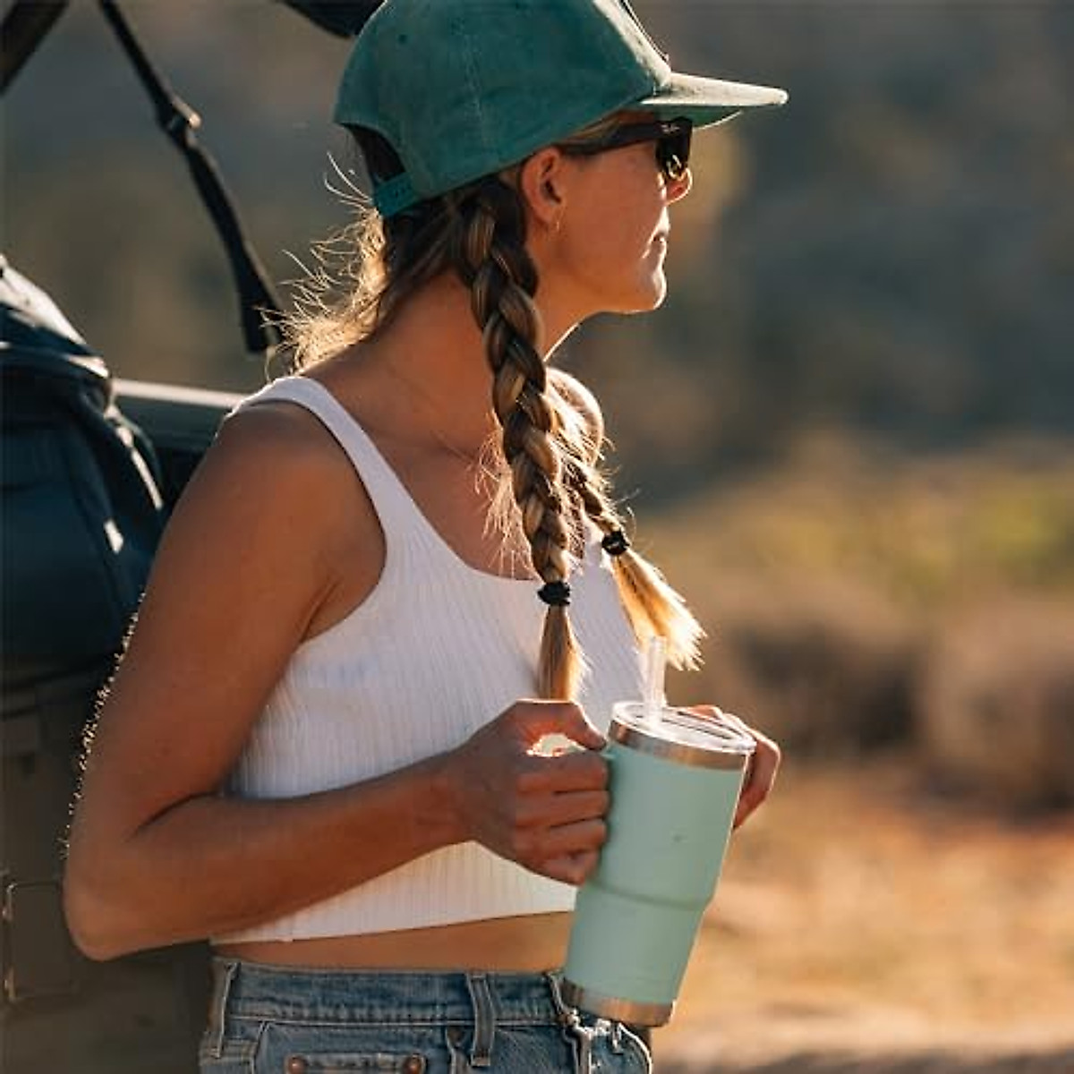 YETI Rambler 25 oz Tumbler with Handle and Straw Lid, Travel Mug Water Tumbler, Vacuum Insulated Cup with Handle, Stainless Steel, Big Wave Blue