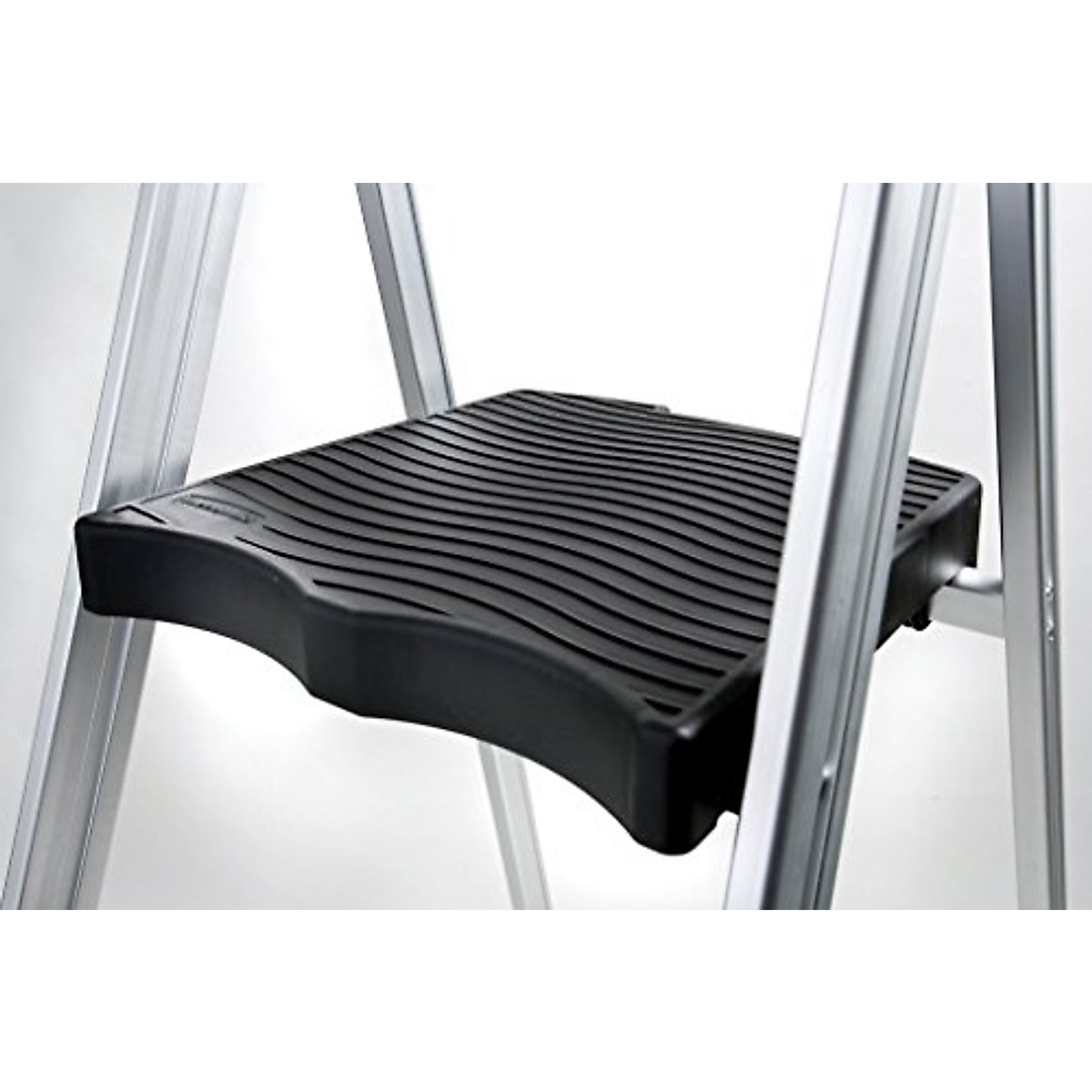 Rubbermaid RM-AUL3G 3-Step Ultra-Light Aluminum Stool with Plastic Top Step, 225 lb Capacity, Silver Finish