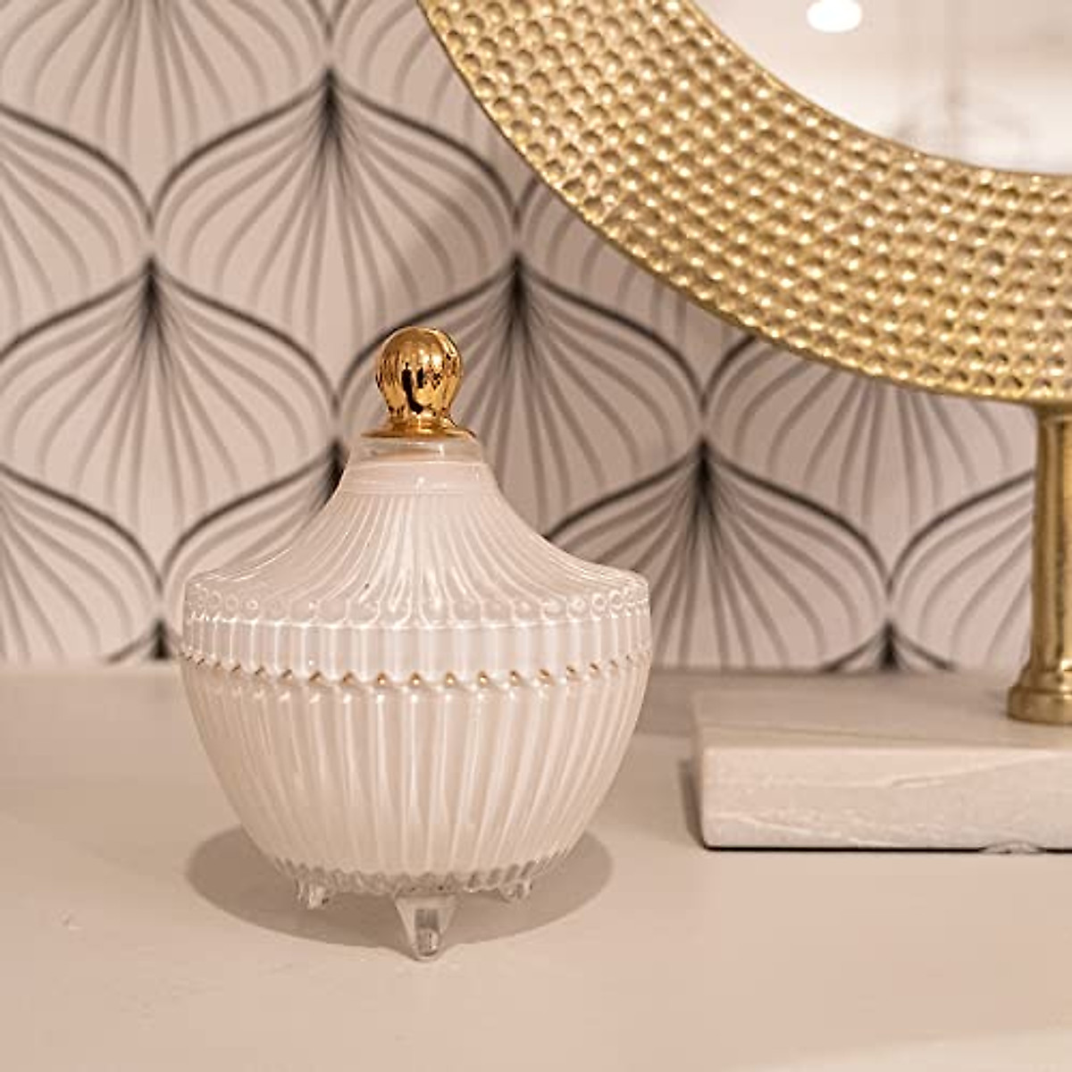 BRIGANTI Natural Soy Wax Scented Candles (Vanilla Cupcake: Vanilla/Bourbon/Buttercream/Cake) Long Lasting Candles Hand Poured in Elegant White Glass Jar, Clean Burning Aromatherapy for Home