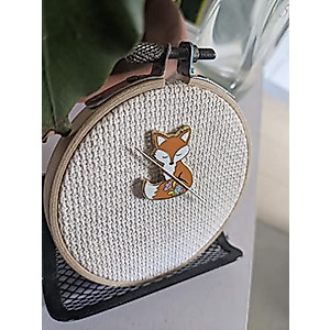 Forest Fox Needle Minder