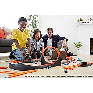 Hot Wheels id Smart Track Starter Kit with 3 Exclusive Cars, Track Pieces and Hot Wheels Race Portal for Physical & Digital Play, Gift for Kids Ages 8 Years Old & Up, Multi (GRH89)