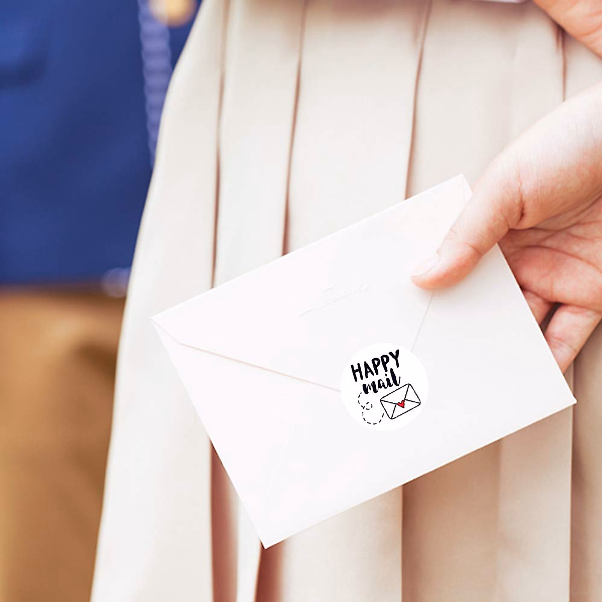 1" Happy Mail Thank You Roll Stickers for Packaging Sealing, Cute Package Labels, Envelope Seal with Heart, Thank You Roll Stickers for Greeting Cards, Bags Boxes, Ideal for Crafters & Online Sales