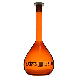 Eisco Amber Volumetric Flask, 1000mL - Class A - Borosilicate Glass, Polyethylene Stopper, 19/26 Socket - QR Code Marking for Calibration Certificate