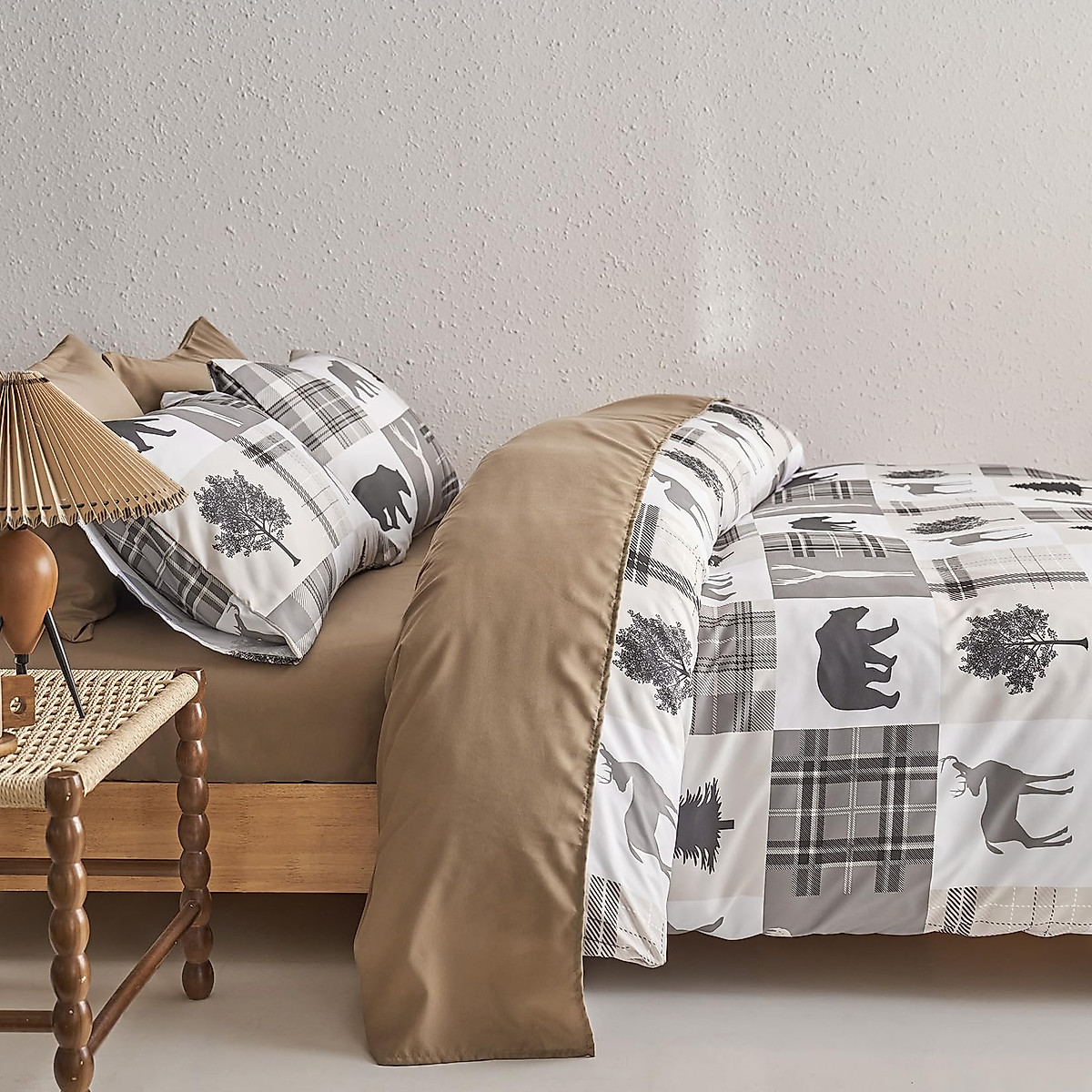 Wake In Cloud - Rustic Duvet Cover Set, Cabin Christmas Lodge Western Country Bear Deer Holiday RV Outdoor Theme, Soft Lightweight Bedding, 3-Piece, Taupe Brown, Queen Size