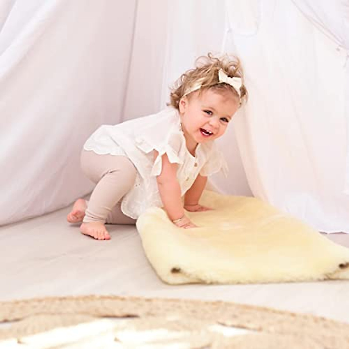 HUAHOO Premium Baby Sheepskin Rug Babycare Nursery Rug 100% Natural Lambskin Blanket Short-Shorn Wool Sleep Pad Medical Sheepskin Hospital Bed Mattress Topper (Beige, Single Pelt 2.5ft x 3.5ft)
