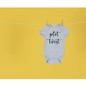 Everyday Hero Clothing Co. Pregnancy Announcement Onesie Size 0-3 Months: Plot Twist Baby Announcement for family Romper Gray. Baby Boy Girl