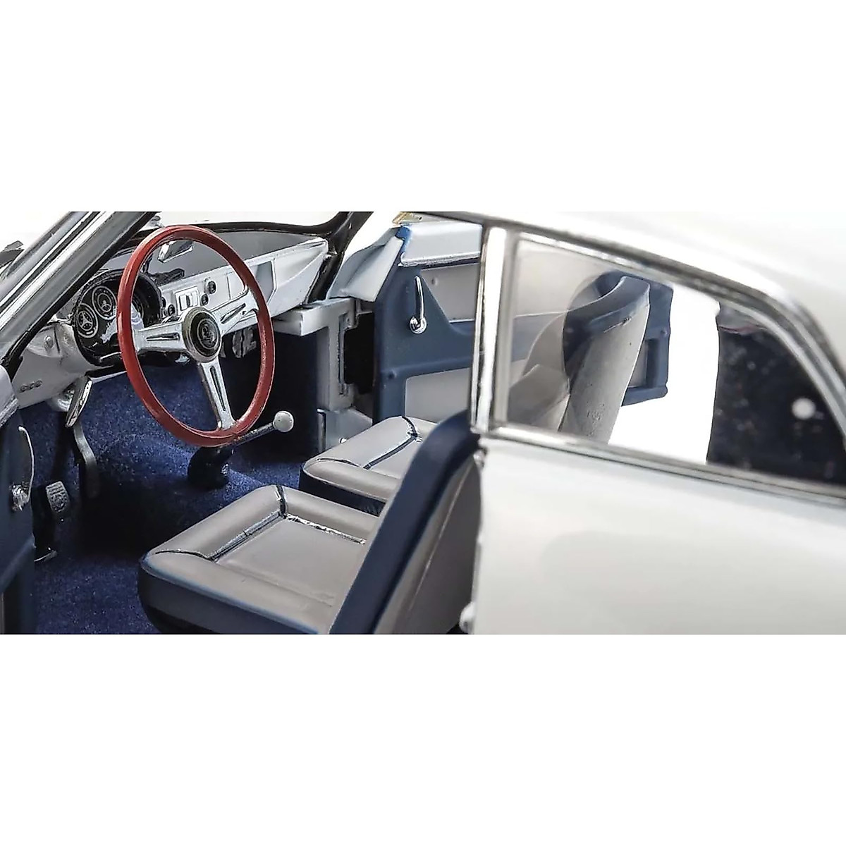 Giulietta SV #34 Emanuele - Aldebaran Targa Florio (1960) 1/18 Diecast Model Car by Kyosho K08957C