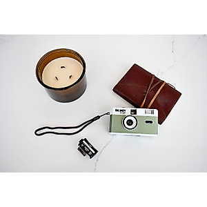 1 Shot Point and Shoot 35mm Film Camera Reusable Retro Half Frame Camera, Built in Flash, Included One Roll ASA/ISO 400 Black & White Film 18 Exp., (36 Shots) Battery Not Included (Green Color)