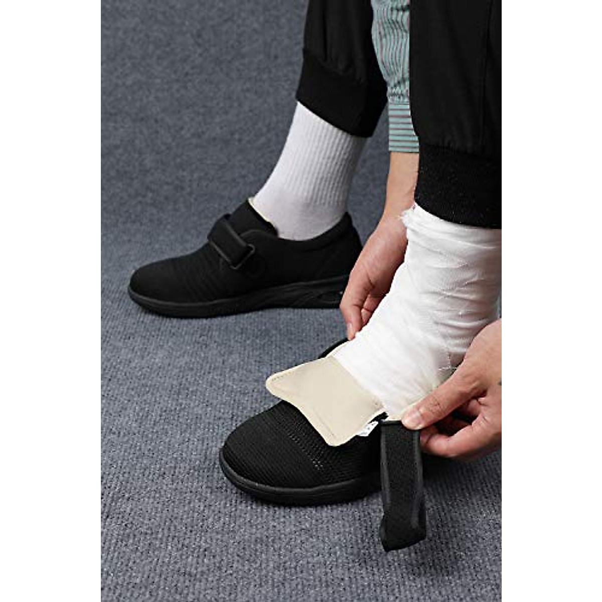 ZUMEIJIA Women's Diabetic Shoes for Women Casual Adjustable Walking Shoes Wide Shoes for Elderly Swollen Feet Non-Slip Air Cushion Bottom Fattening and Widening 9.5 Black