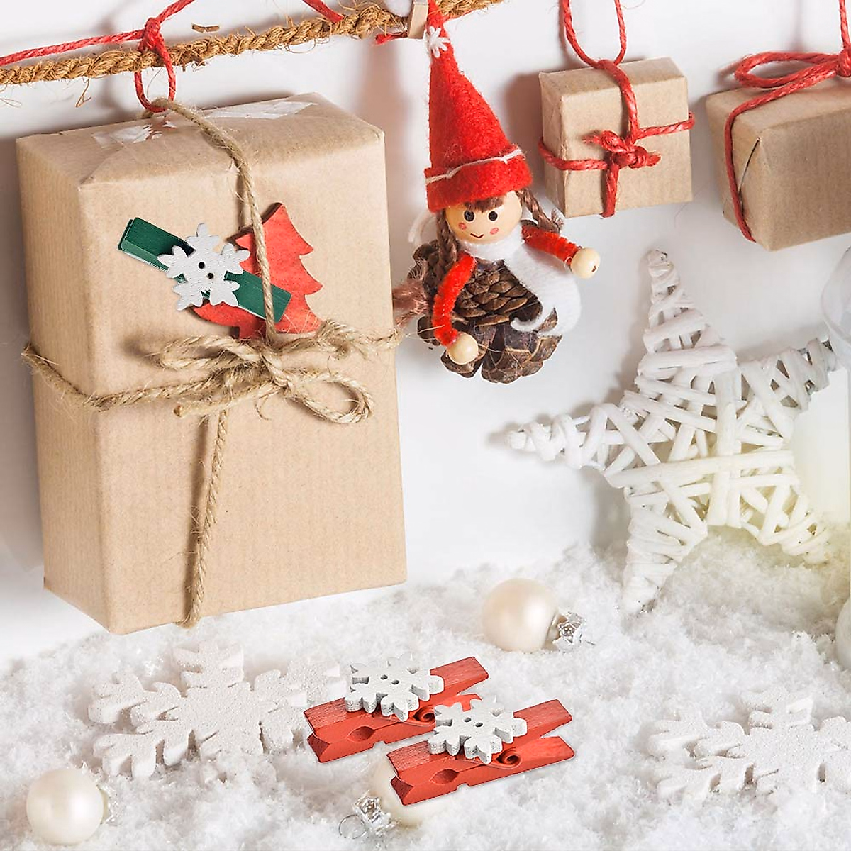 Souarts 50pcs Christmas Clips Snowflake Clothespins Mini Clothes Pins Christmas Wooden Photo Clips Red Green Tiny Wood Clips for Hanging Christmas Cards Paper Crafts