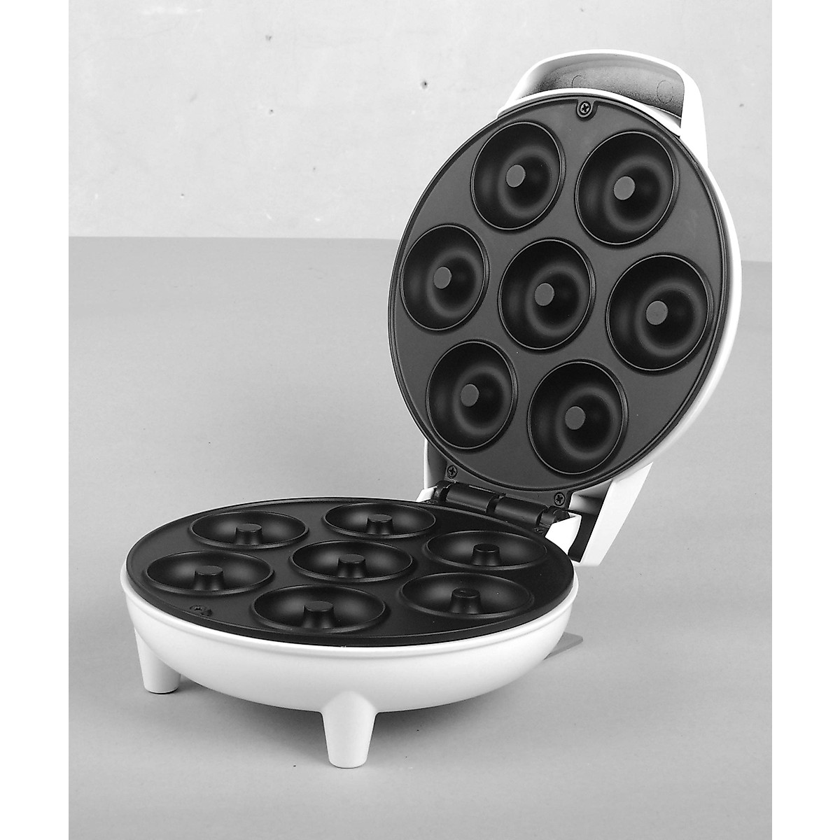 Courant Mini Donut Maker Machine for Holiday, Kid-Friendly, Breakfast or Snack, Desserts & More with Non-stick Surface, Makes 7 Doughnuts, White