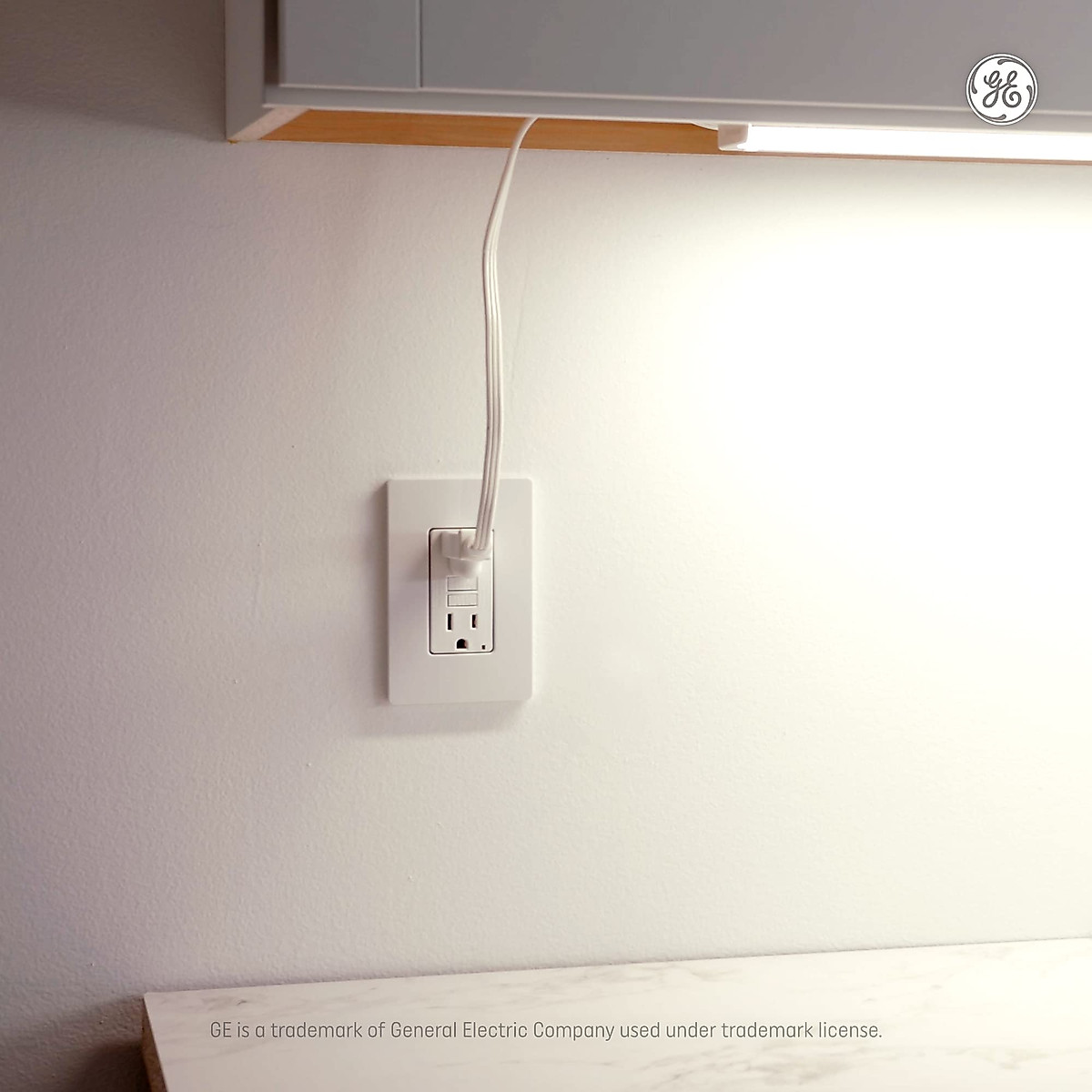 GE LED Undercabinet Light Fixture, Linkable Integrated Plug-In Light Fixture, Daylight, 18in (1 Pack)