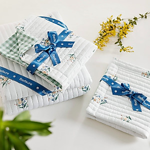 Bedsure Twin Quilt Set Dorm Bedding - Lightweight Floral Quilt Twin Extra Long, Green and White Plaid Botanical Bedspread, Reversible Microfiber Coverlet with 1 Pillow Sham for All Seasons (68"x86")