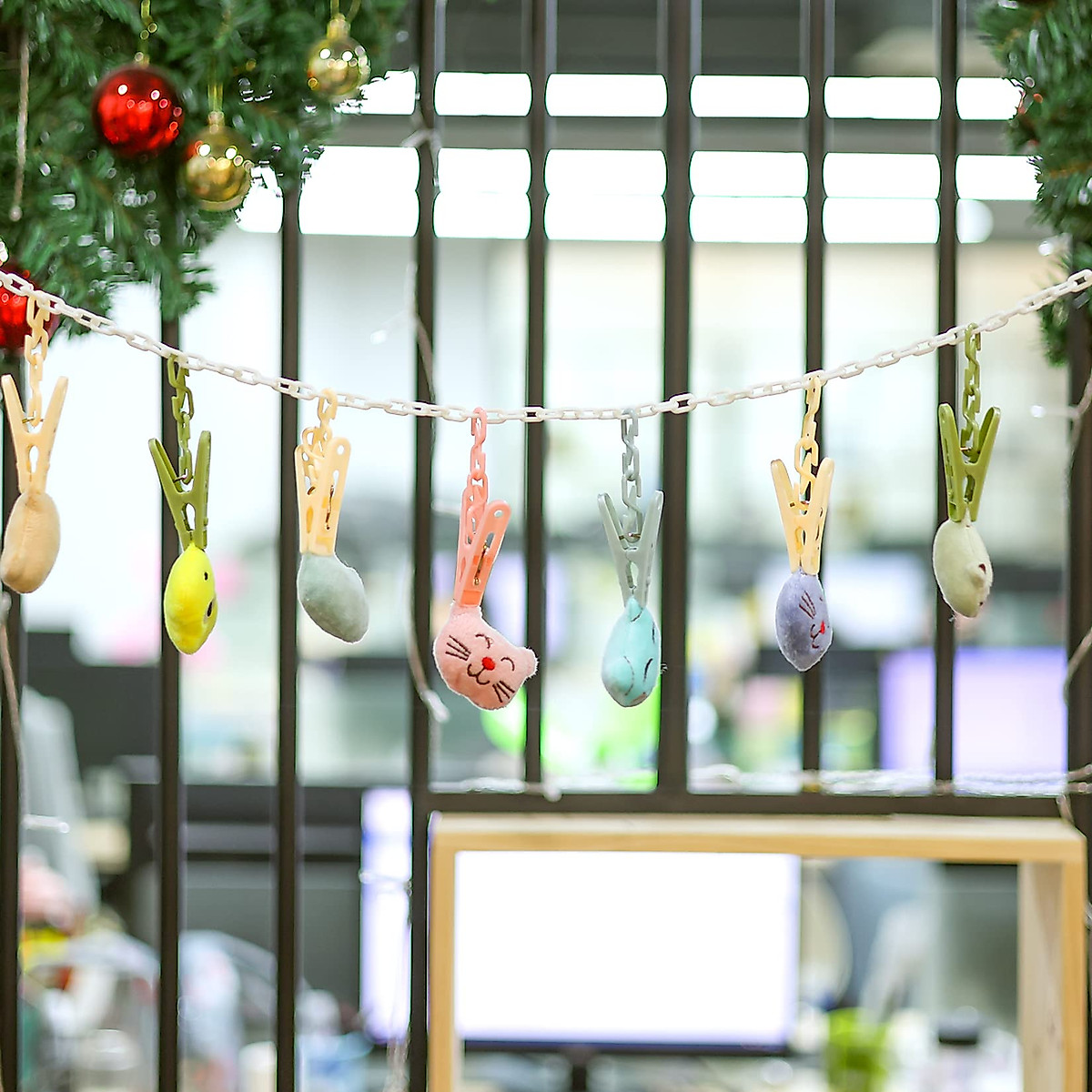 2 Pieces Plastic Toy Chain Organizer Animal Storage Chain with 40 Pieces Plastic Clips, 2 Pieces Ceiling Hook for Hanging Plush Toys Hats Socks and Cards