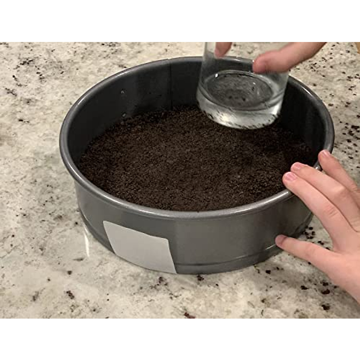 The Smart Baker - Perfect Parchment Paper - 9 inch Round Cake Pan Liner with Lift Tab. 24 Pre-Cut Baking Sheets. Greaseproof Non-Stick Baking Paper