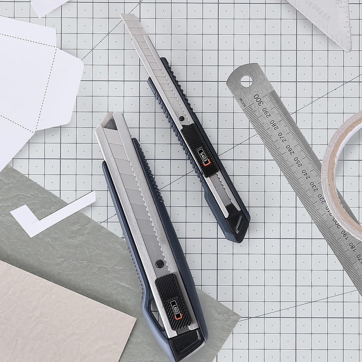 DORCO Professional L602 18mm Snap-Off Cutter Knife + Precision 18mm (11 Blades) - Premium Quality Die-Cast Body with Auto-Lock & Safety Block System