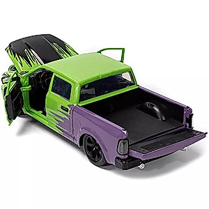 Marvel 1:24 Dodge Ram 1500 Die-Cast Car & 2.75" Incredible Hulk Figure, Toys for Kids and Adults