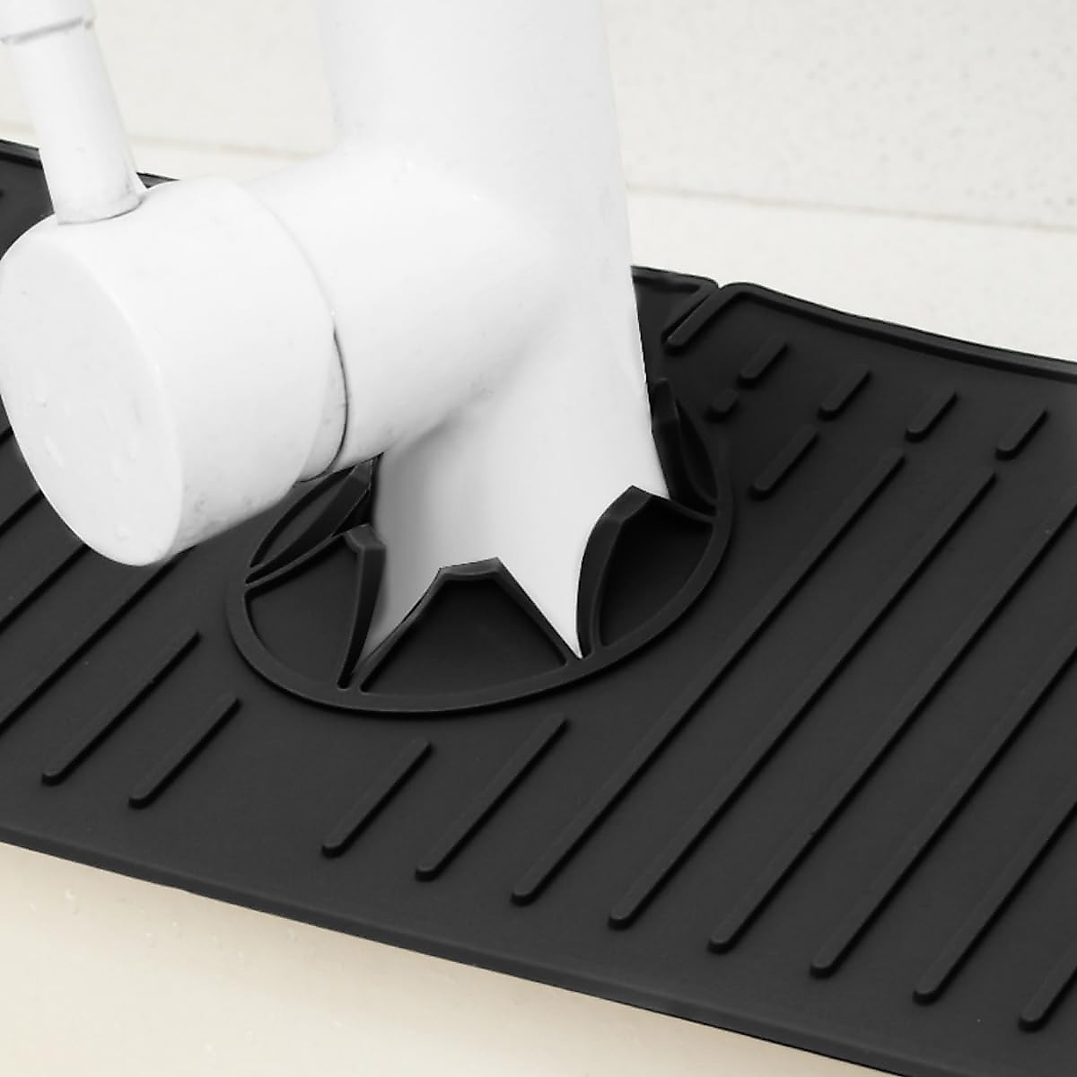 Big Size Kitchen Sink Splash Guard, 24in Faucet Mat Splash Catcher, Handle Drip Catcher Tray, Multipurpose for Kitchen Dish Drying Mats Sponge Holder and Bathroom Countertop Protect (Black, L)