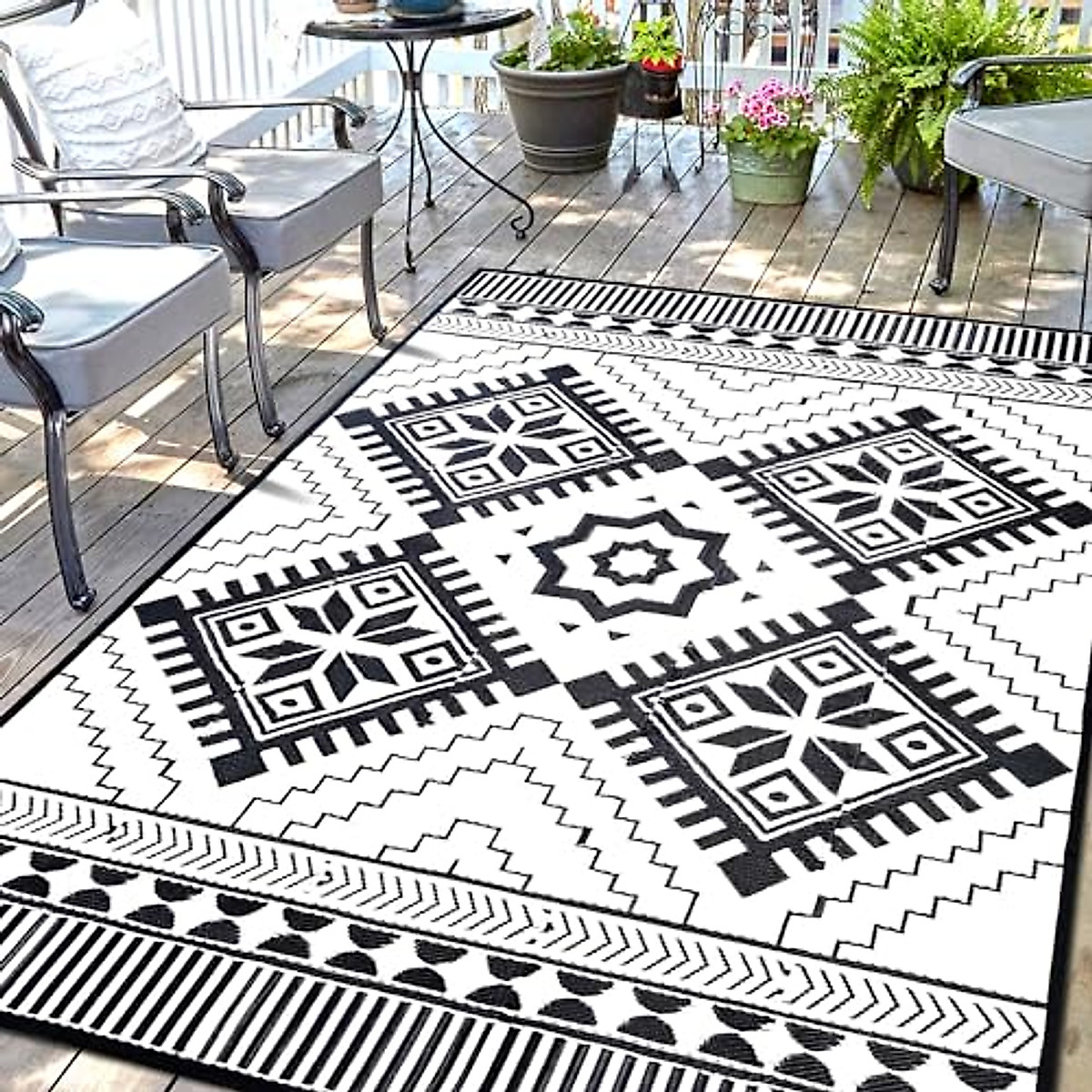 DiiKoo Outdoor Rug Mat for Patio, 6x9ft Waterproof Reversible Plastic Straw Rugs, Camping Carpet Area Mats for RV, Porch, Deck, Backyard, Balcony, Camper, Picnic, Beach, Trailer, Black & White