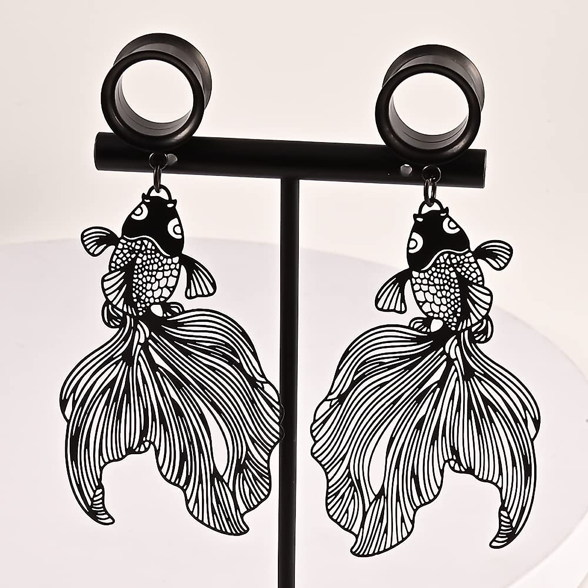 DOEARKO 2PCS Ear Gauges Cool Fish-Pendant 316 Hypoallergenic Stainless Steel Dangle Ear Plugs Tunnels Gauges Stretcher Pair Selling 2g 0g Piercing Body Jewelry (14mm(9/16"), Black)