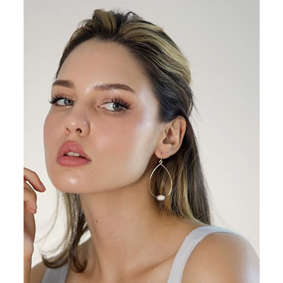 Pomina Lightweight Pearl Hoop Earrings, Gold Teardrop Pearl Dangle Drop Earrings for Women (Rhodium)