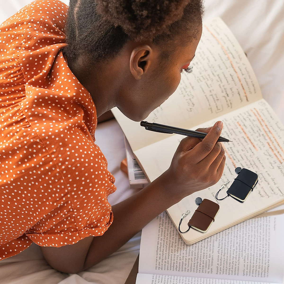 Yitexin Pack of 2 Miniature Travelers Notebook 4.8x3.2cm(1.9’’x1.3’’), Handmade Tiny Leather Travels Notebook, Vintage Mini Notebook Diary Journal, Pocket Diary